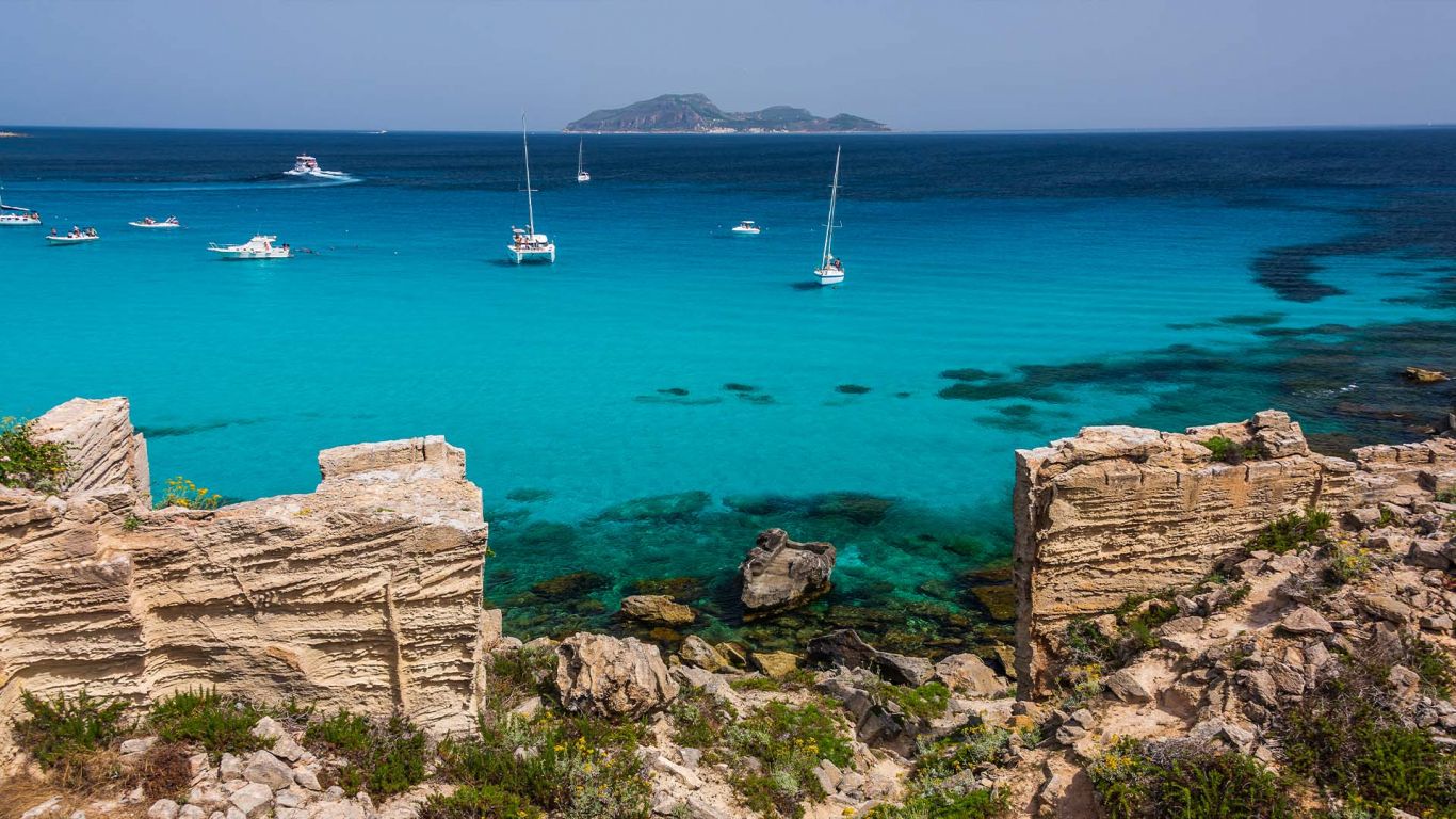 Discover the Egadi islands by boat